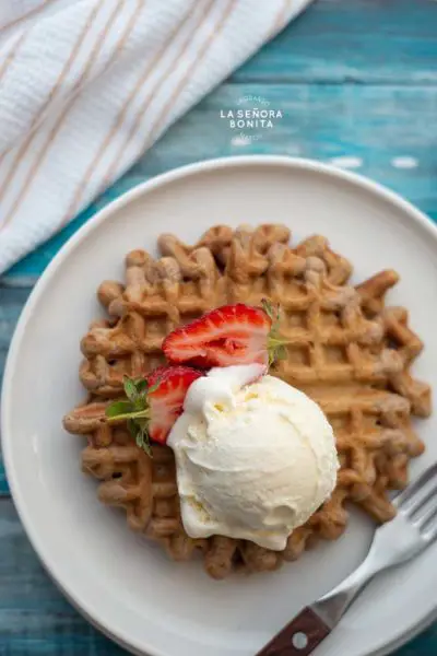 Wafles de Canela con Helado - La Señora Bonita